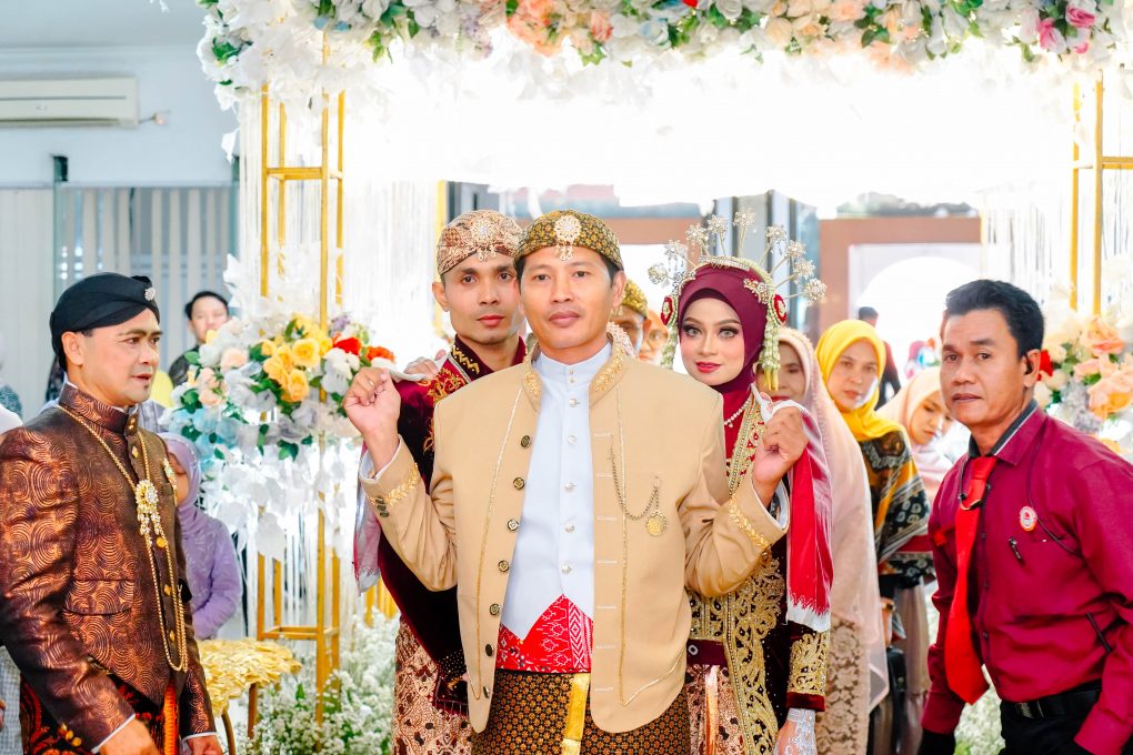 Tradisi Temu Manten: Prosesi Adat Jawa yang Penuh Makna